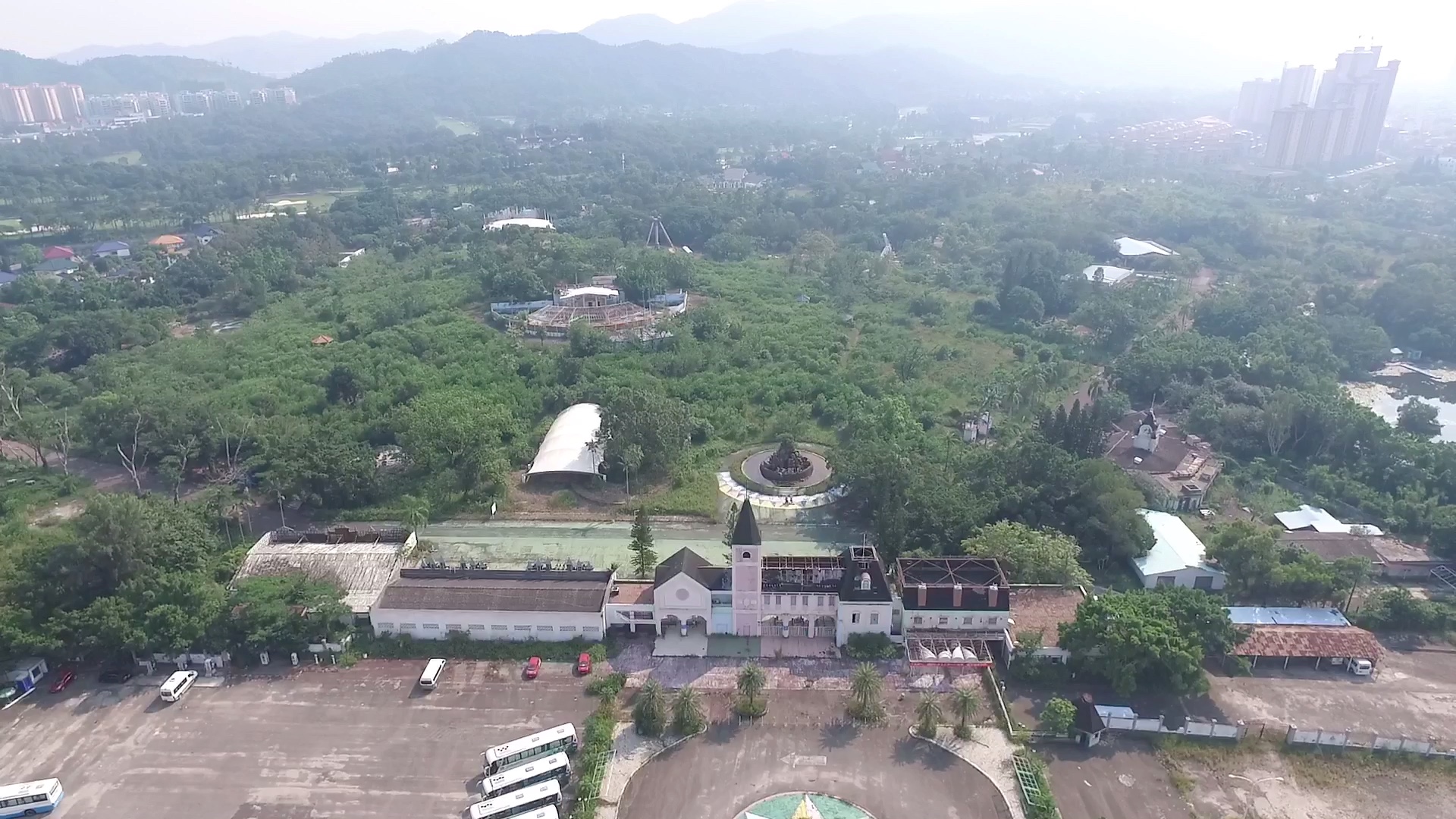 航拍珠海80年代大型游乐场珍珠乐园 如今破败不堪 杂草丛生