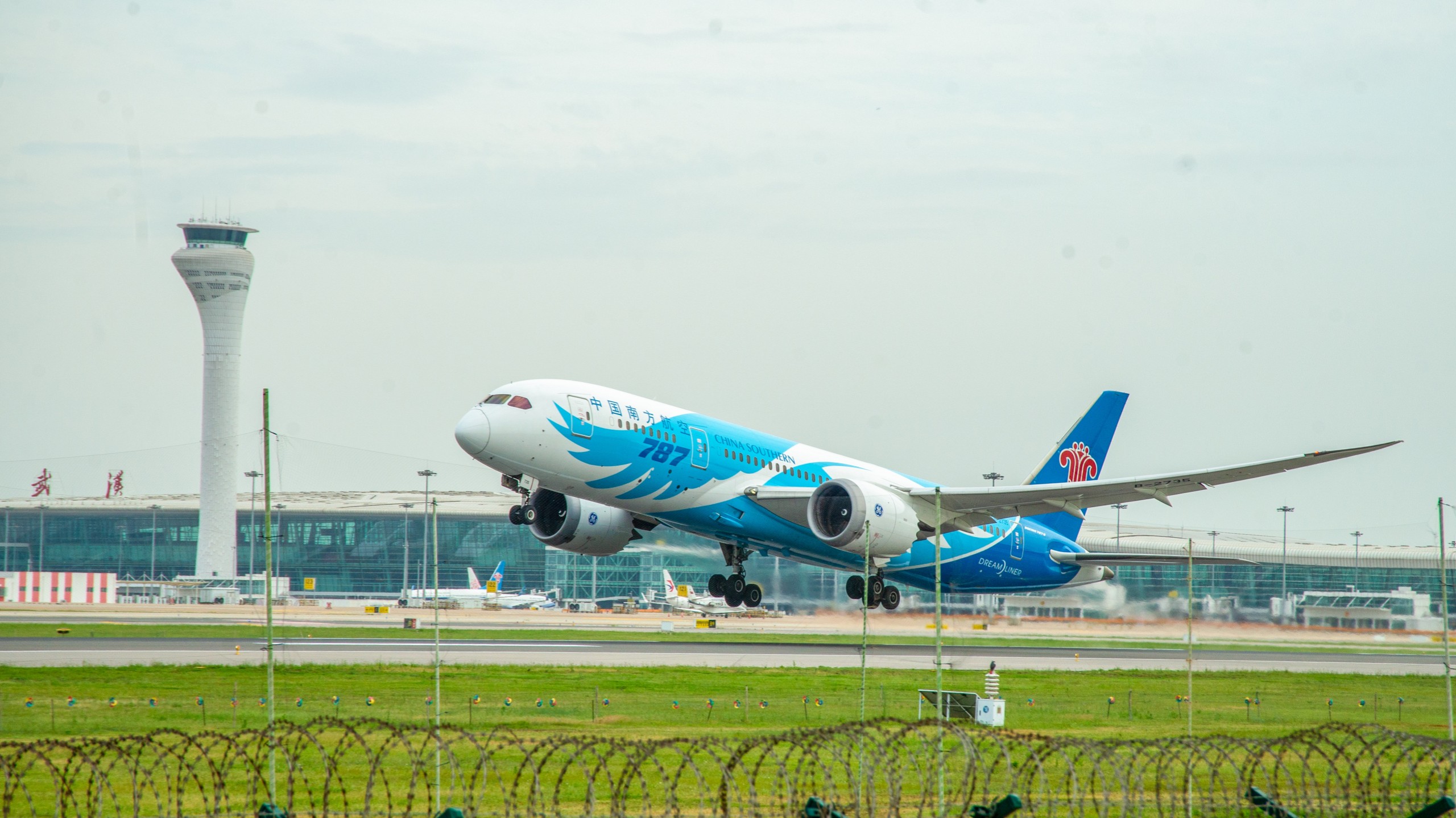 梦想客机—南航波音787 武汉天河机场第一跑道起飞记实