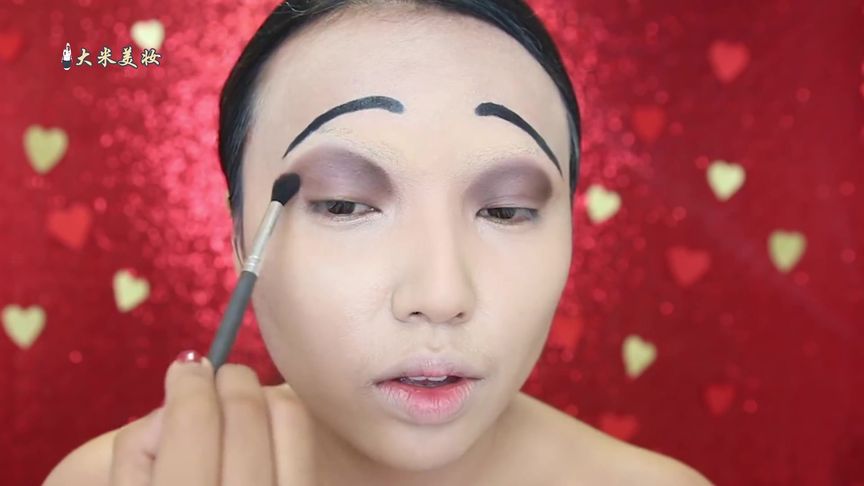 美女模仿动漫人物,像的让人无法辨认,你能给几分呢