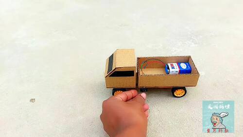 如何用纸板制作迷你遥控汽车用废品制作创意手工科学类玩具制作我爱...