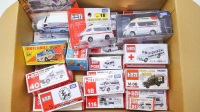 迷你世界的小汽车 第117集 汽车玩具拆箱展示救护车模型