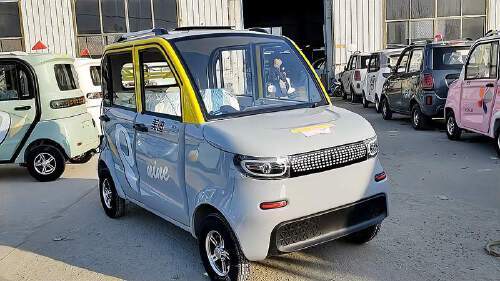 告别拥堵!四轮代步电动车让全家出行省钱又省心