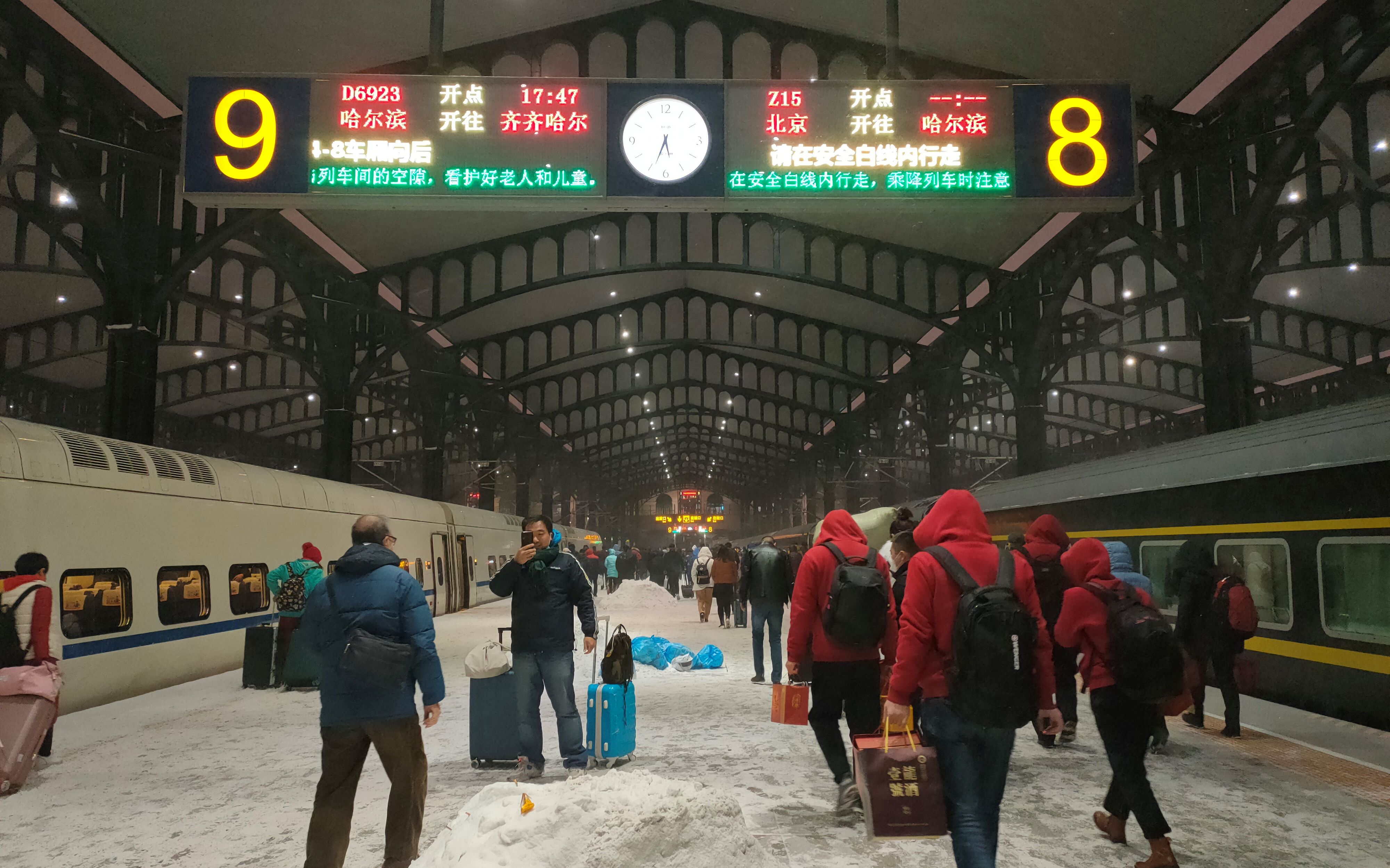 【致敬铁路人】冰雪无情人有情 人民铁路为人民 Z15次北京-哈尔滨...