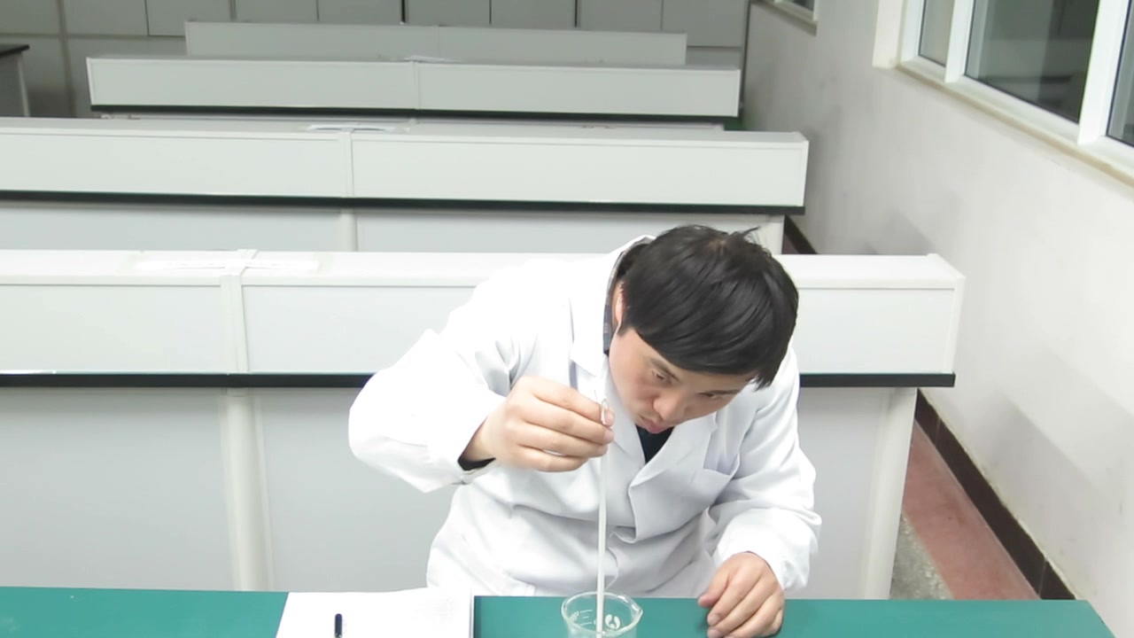 【2019年河南省新乡市物理实验加试】B 用温度计测量温水的温度