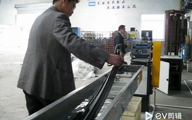 塑料胶条机 汽车胶条挤出机 单螺杆塑料挤出机生产线