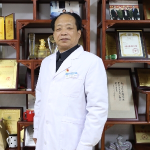 中医肿瘤专家郑伟达 