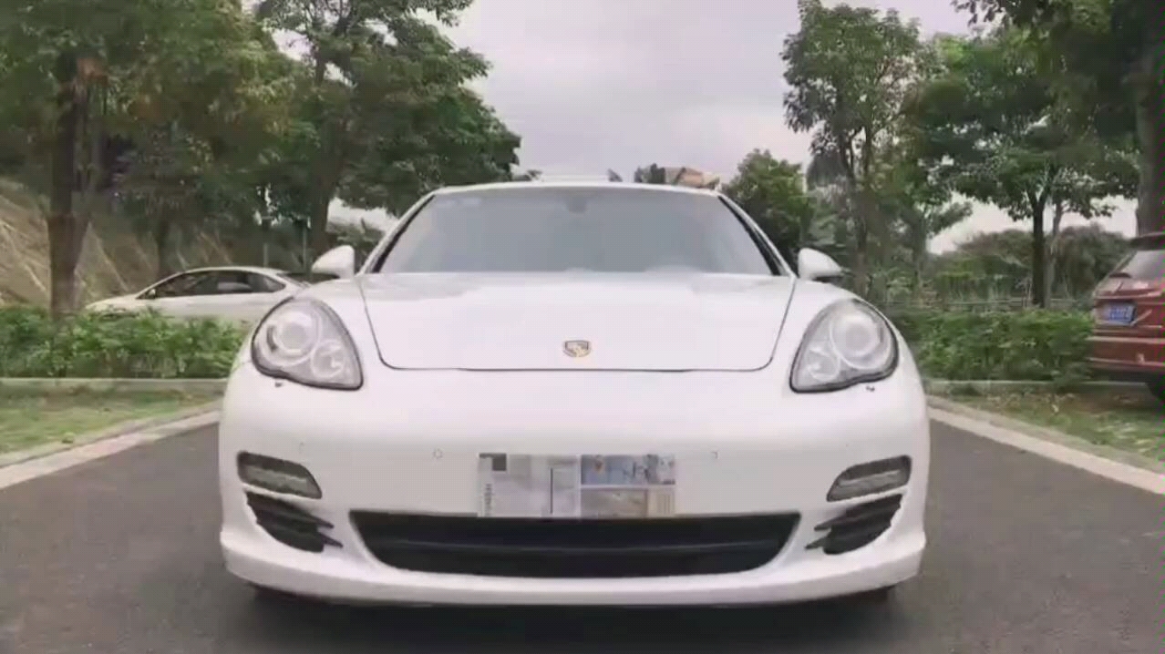 ...多功能桃木方向盘 随动疝气大灯 电动通风加热座椅 换挡拨片 BOSE...