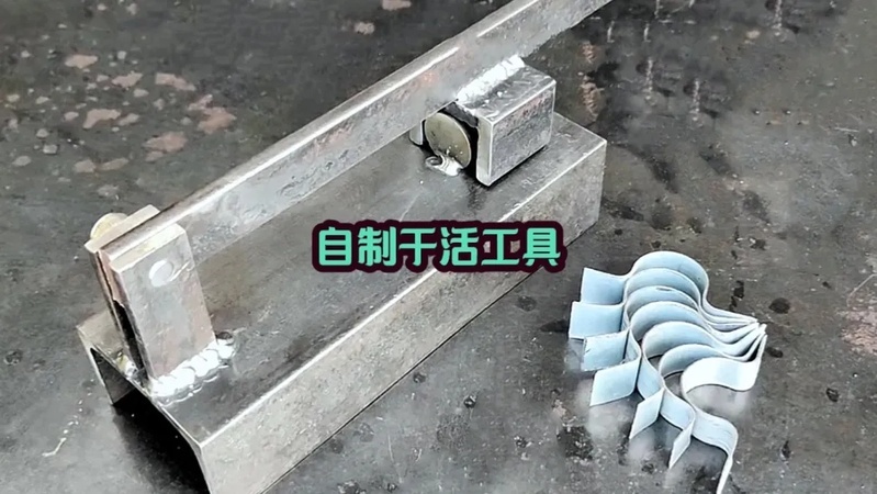 难以置信,小伙用几根破旧槽钢就制作出实用工具,成品也太实用了