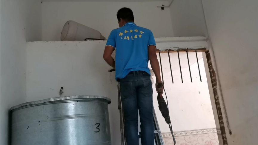 看看马哥如何拆旧门框,费时费力,二十分钟赚三十元一个