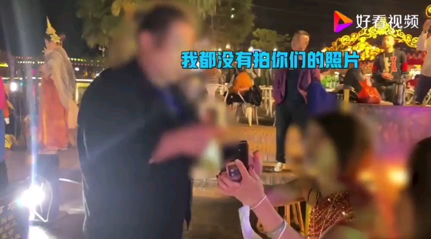游客在西双版纳夜市拍照时遭收费,不缴费就驱赶!