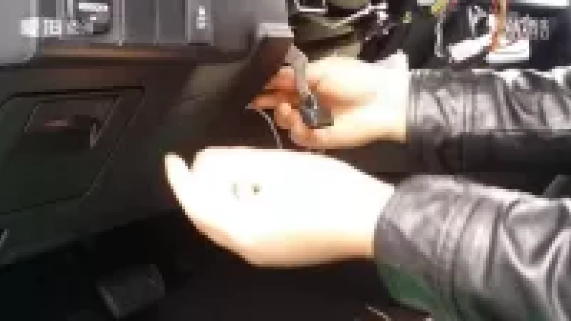 ...丰田卡罗拉雷凌双擎安装OBD胎压监测视频教程改装卡罗拉双擎雷凌...