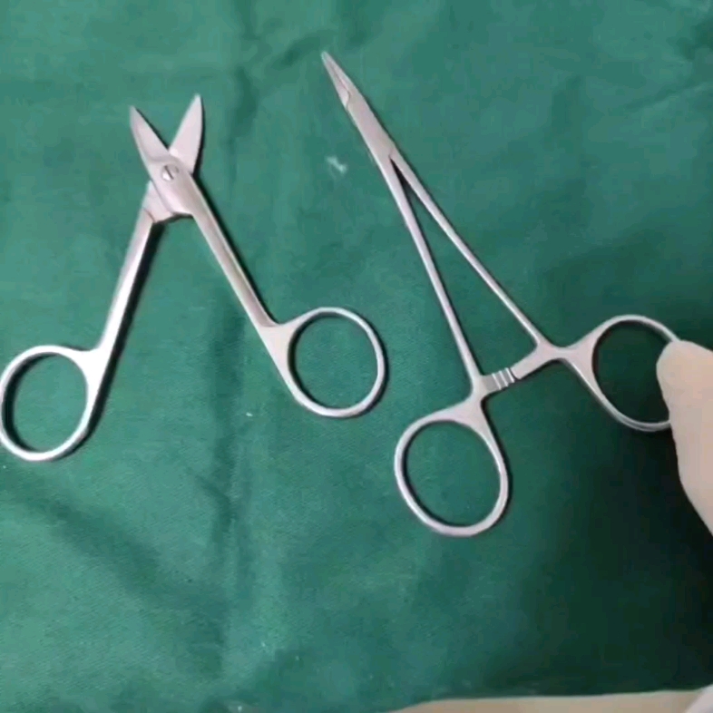 口腔科里的持针器剪刀如何辨别能否使用,这里有逗死人的字幕