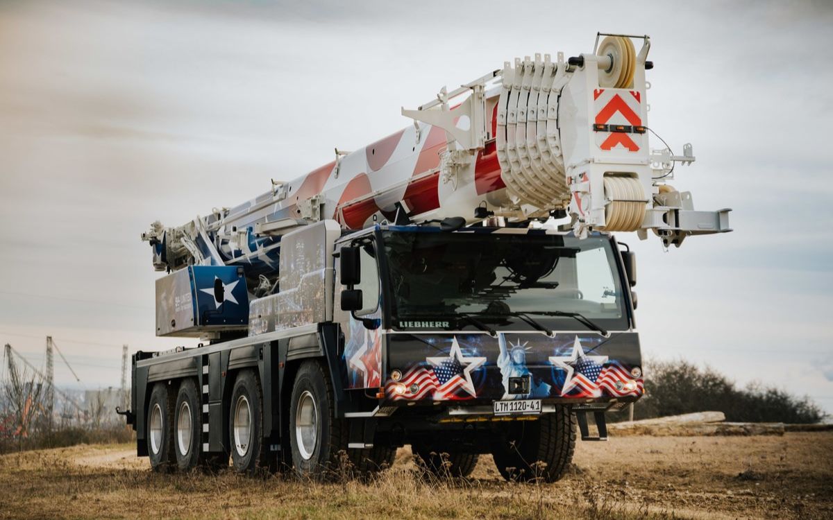 [中英双语字幕]越野飙车!利勃海尔LTM 1120-4.1全地面起重机介绍