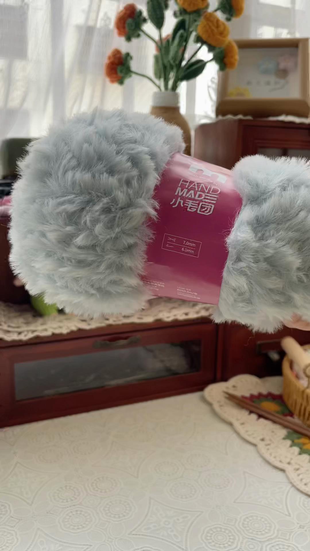 一团皮草线织一条小围脖,新手教程版! 用线:小毛皮草线一团100克,棒针...