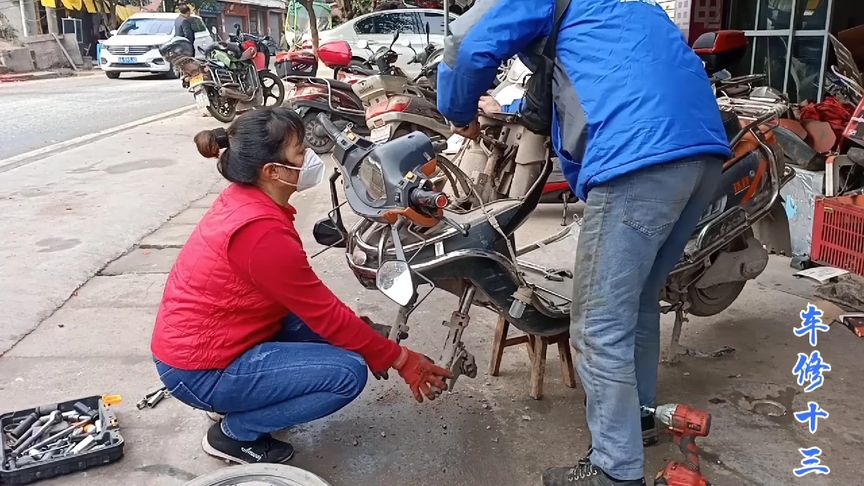 不管电动车摩托车前叉有问题了,首先看看是不是转向柱变形了