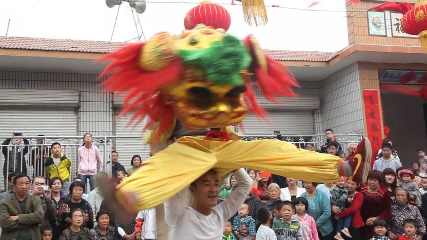 舞狮表演,脑洞大开,超出想象