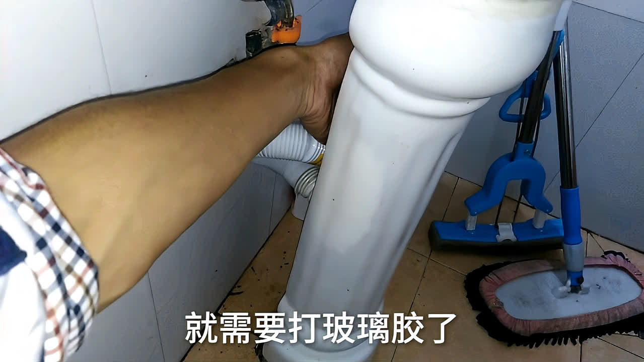柱盆更换下水口和下水软管,我从来没拆过面盆,一直这样搞定