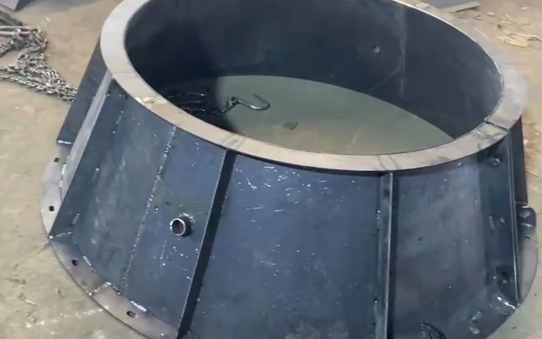 圆形雨污水检查井模具整体浇筑混凝土的施工方法