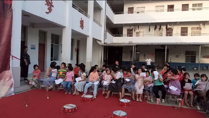 学校的校本课程选录,《综合素质大课堂,说,学,逗,唱,舞,