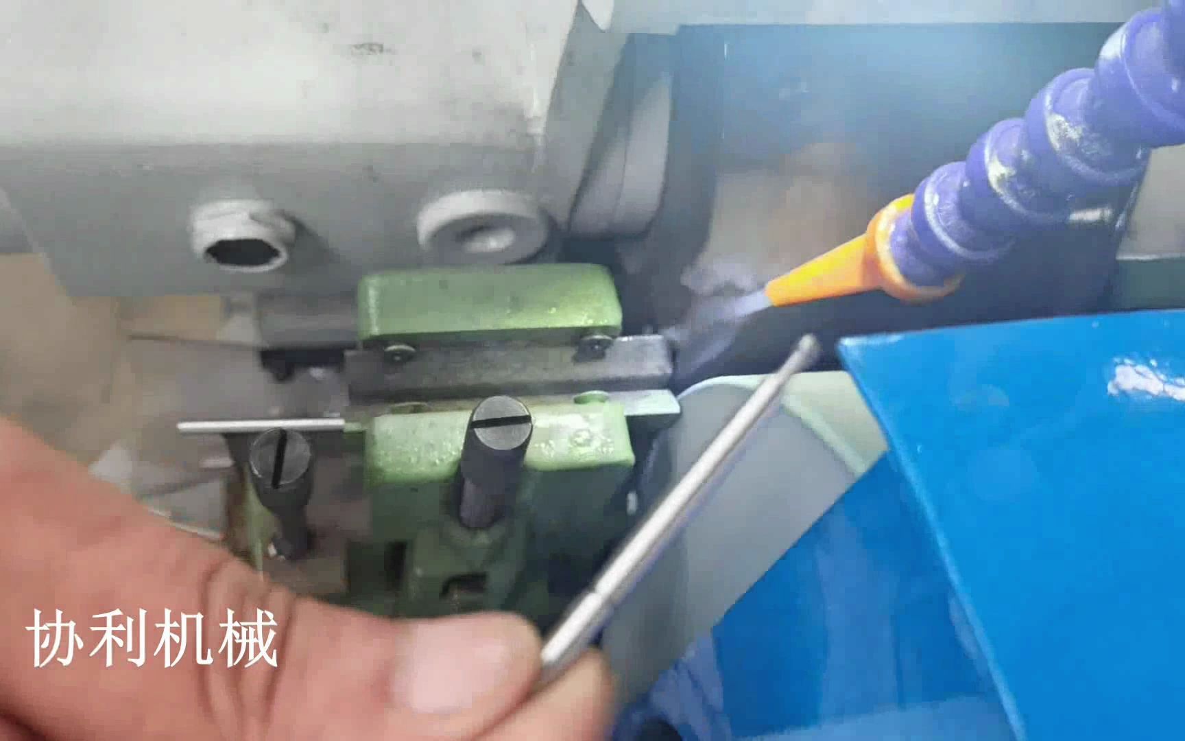 小型自动无心磨床怎么使用