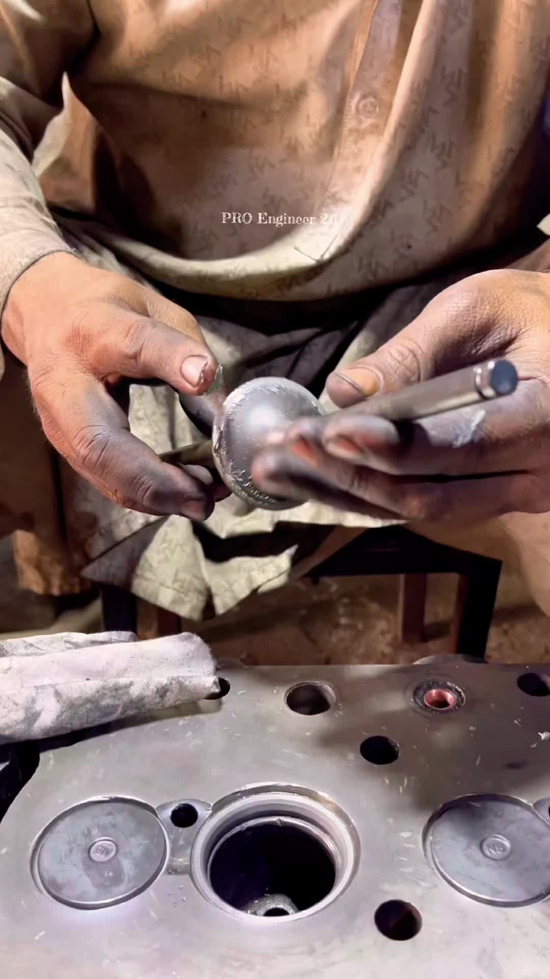 气门研磨#手艺人日常 #手艺 #手艺人在抖音 #发动机维修 #汽修