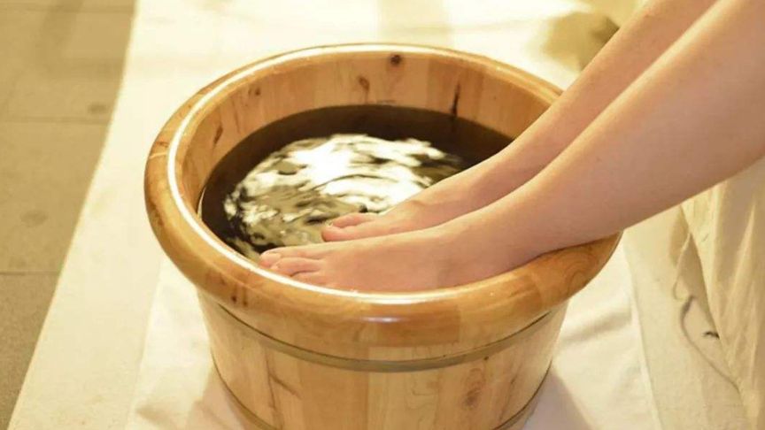 生姜泡脚有什么好处,又有什么禁忌呢?不知道的快看一下吧