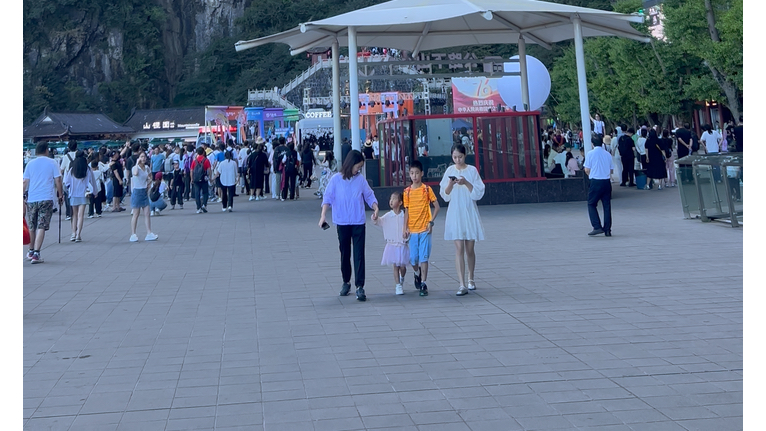 张家界天门山坐缆车真方便