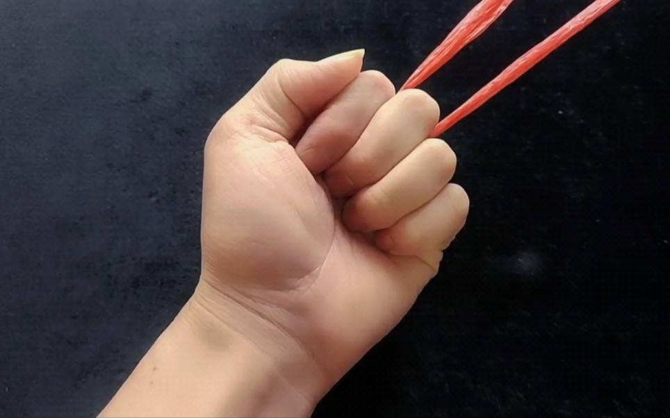 魔术教学:绳子直接穿越手指,简单易学