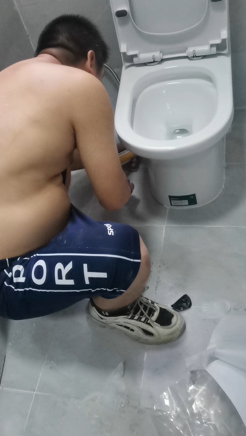 蹲厕,坐厕,排气扇的的安装