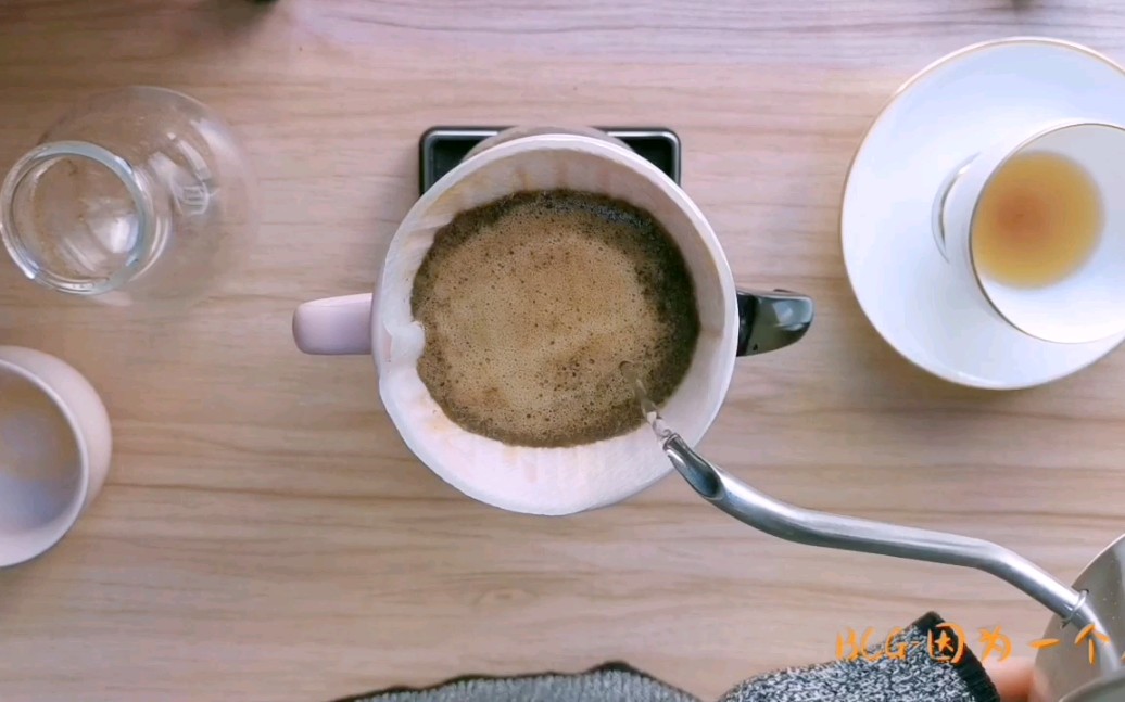 手冲咖啡连习--No.083 用kalita3孔扇形滤杯冲咖啡时喜欢练习b站上的...