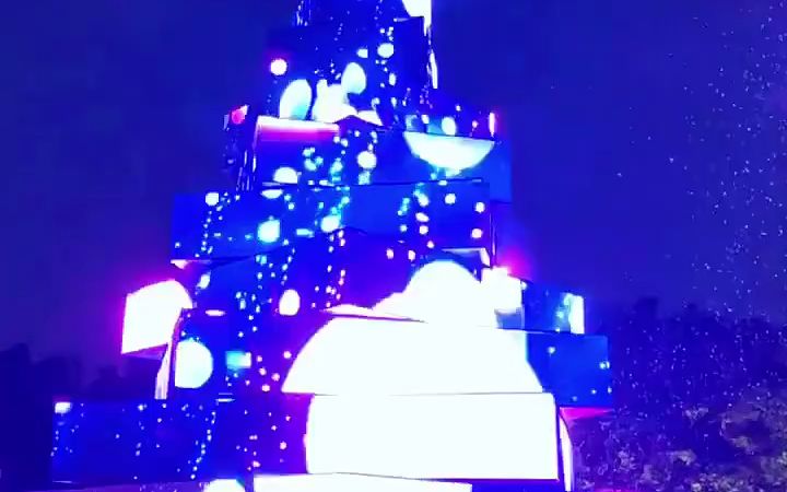 ...网红打卡#地标建筑#夜游#3D全息投影#投影多面平面重叠播放视频