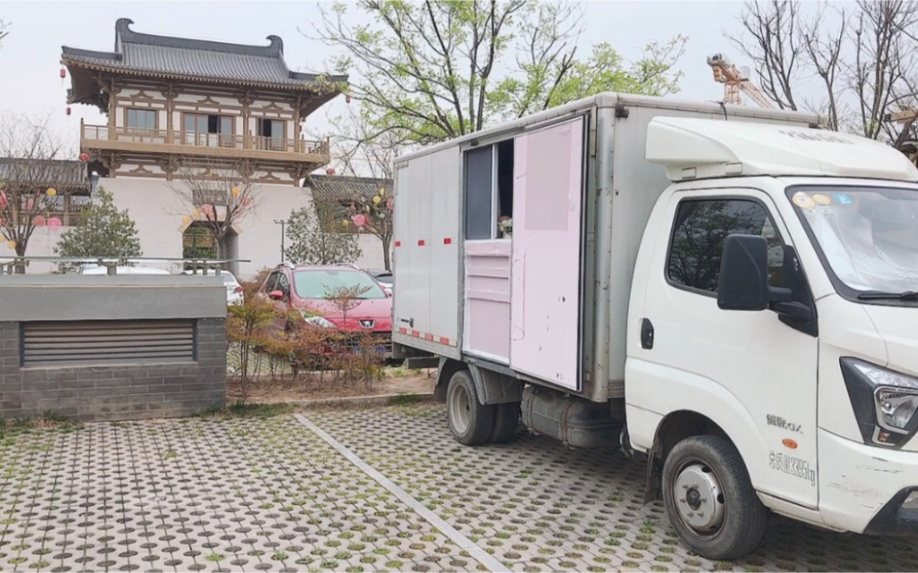 货车改房车去西藏,加装了一个窗户,看看车里还有啥变化?