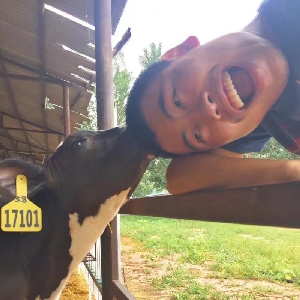 畜牧二班景同学 