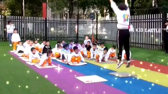 ...课《小青蛙跳跳》 ❤适合班级:幼儿园小班的小朋友们 教学活动目标