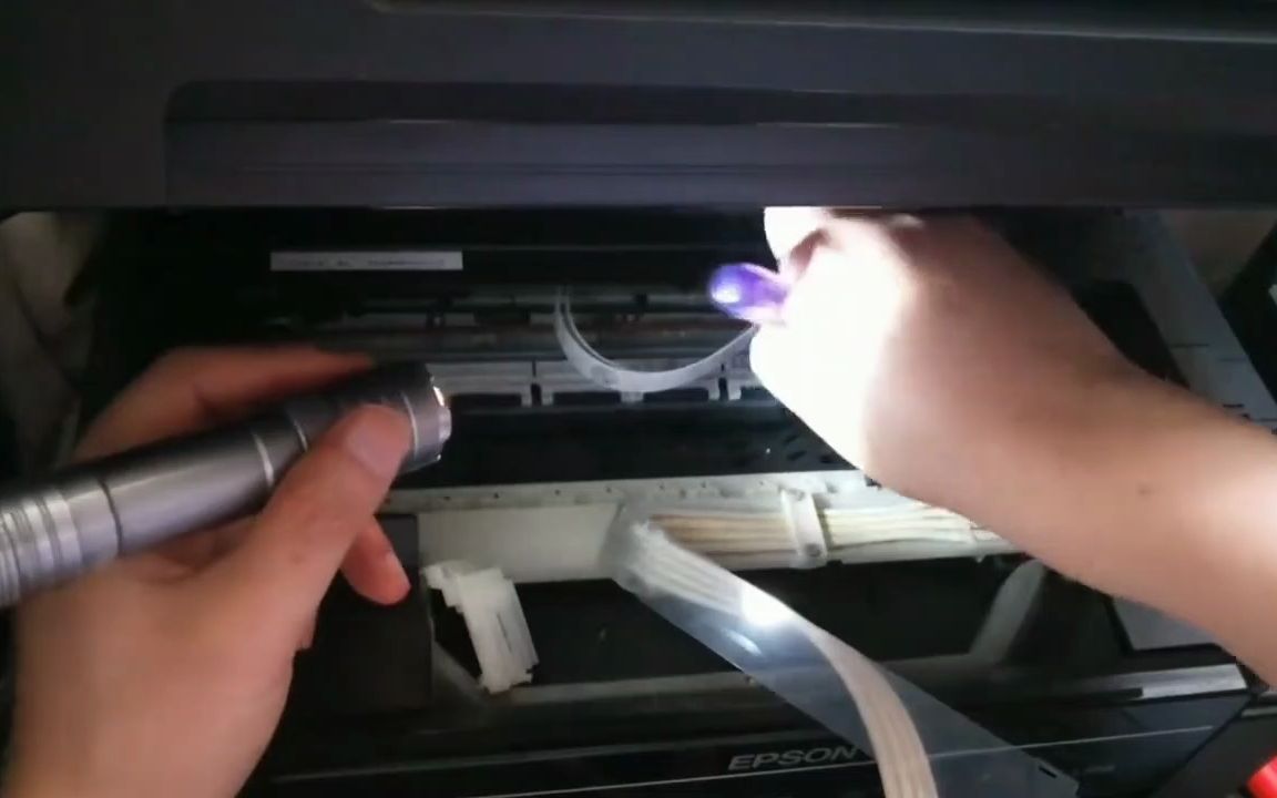 -爱普生彩色喷墨打印机维修喷头清洗过程,打印机喷嘴清洗