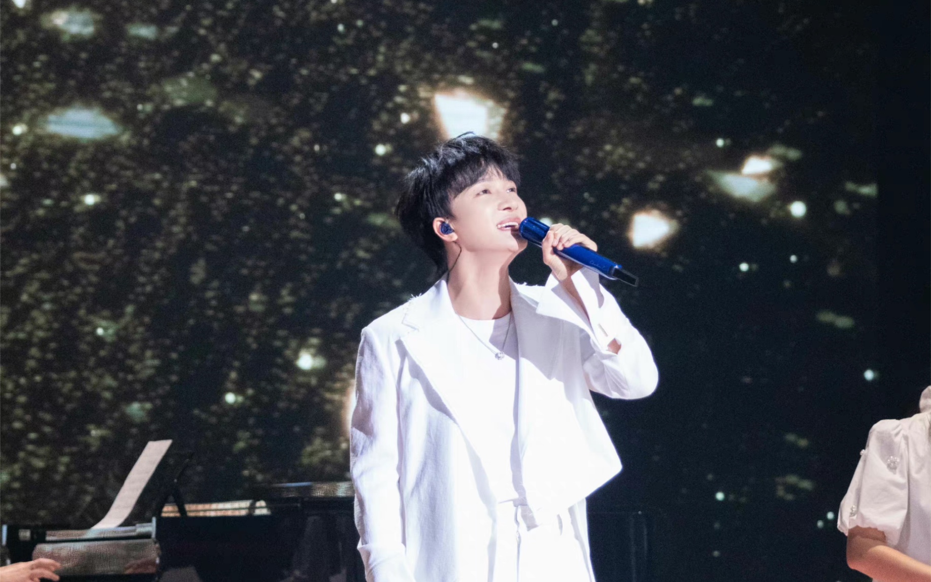 【周深】 电影《我们的样子像极了爱情》MV