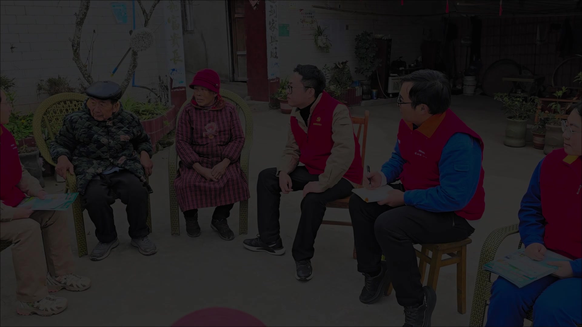 开展用电检查,宣传安全用电知识,暖心服务守护冬日。(国网成都供电...