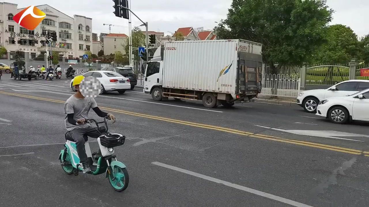 骑行时,安全帽不能当安全头盔使用!切勿混淆#交通安全#安全头盔#一...