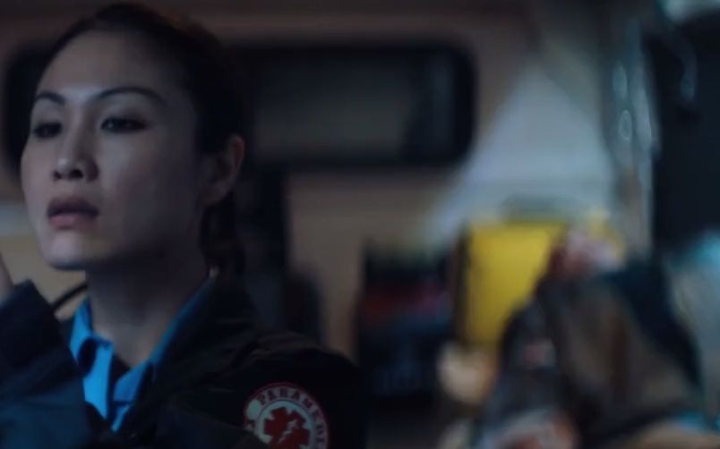 外星物种入侵地球!居然寄生在女人身上,还控制她勾引男人