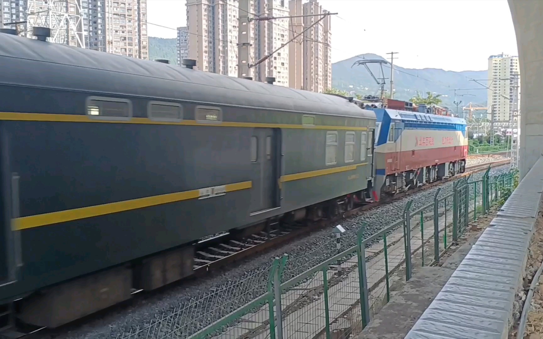 西局SS7D牵引K545(哈尔滨西-成都)