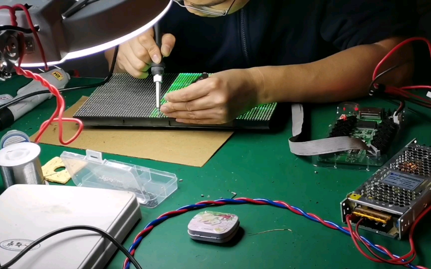 拯救强迫症,密恐患者勿进//修LED单元板是个需要耐心耐力的工作