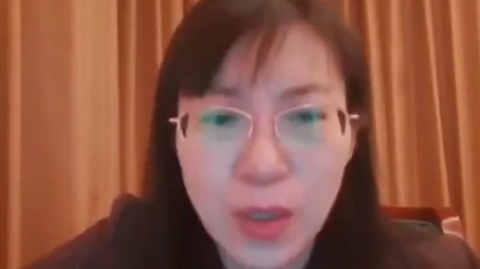中国残疾人联合会理事杨洋在回答记者提问时,努力地说清每一个字她...