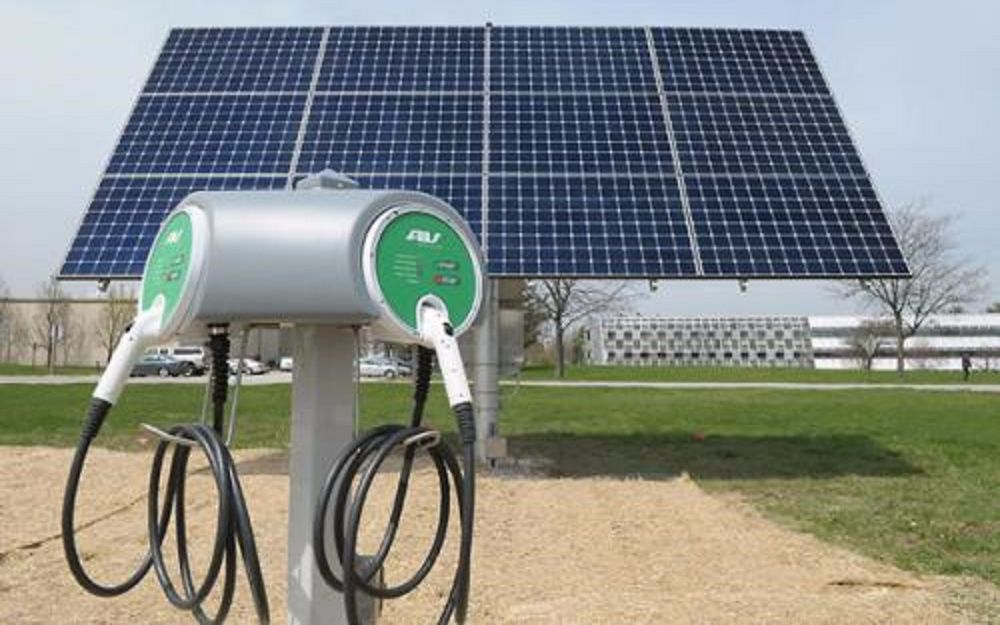 电动车安装太阳能发电,接线方法学会自己就能做,难看节能的房车