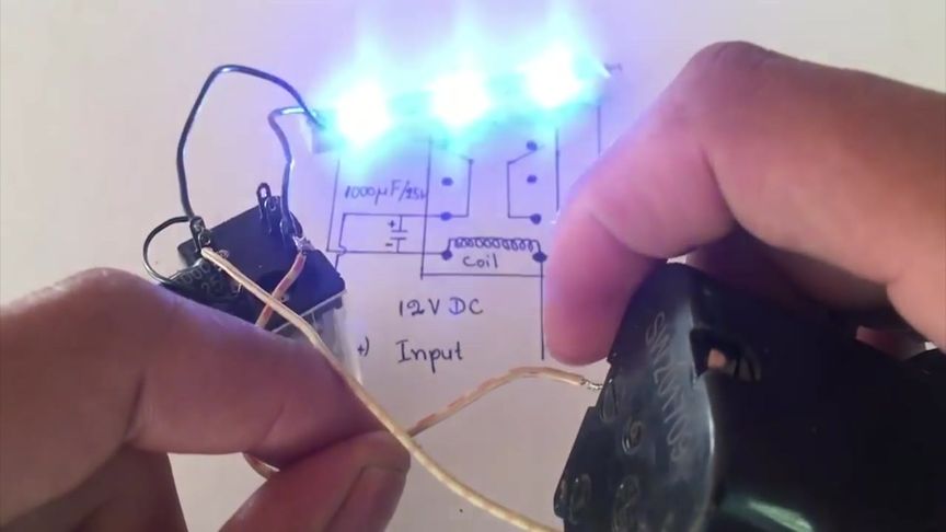 如何用继电器制作一个能闪光的振荡器