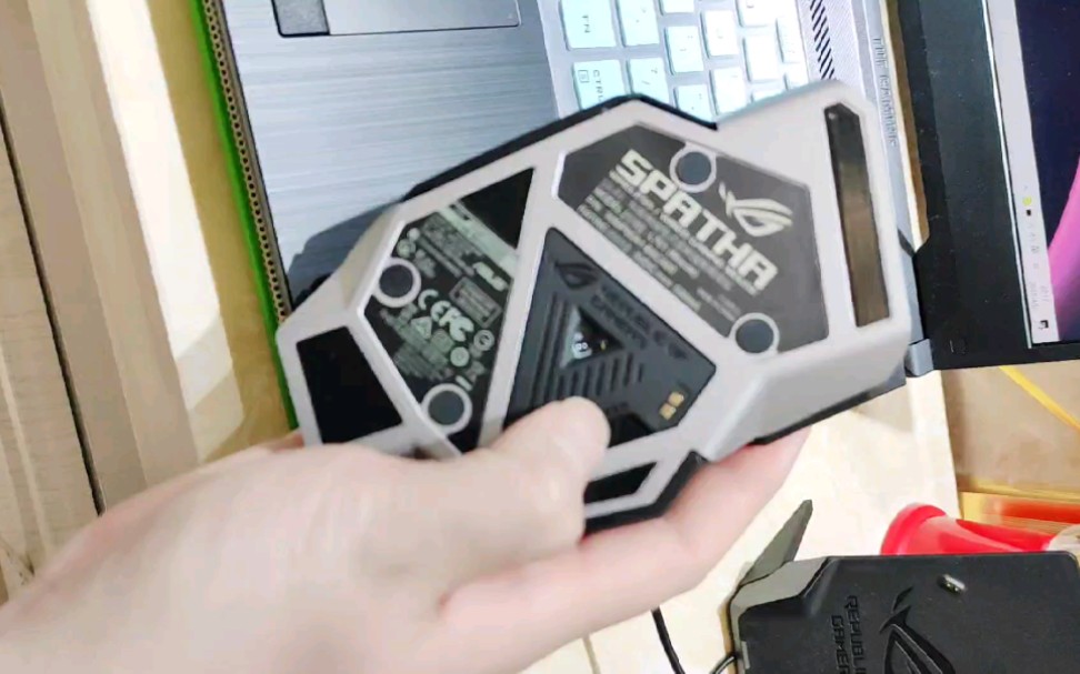 华硕天选笔记本外放测试附带rog斯巴达鼠标aurs神光同步灯效展示