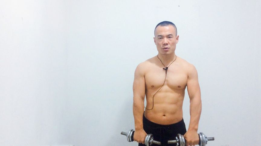 科学健身:哑铃燃爆三角肌做到这几点,小重量照样练出宽阔肩膀