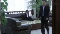 这员工太任性了,进老总办公室,直接把资料扔在老总桌子上!