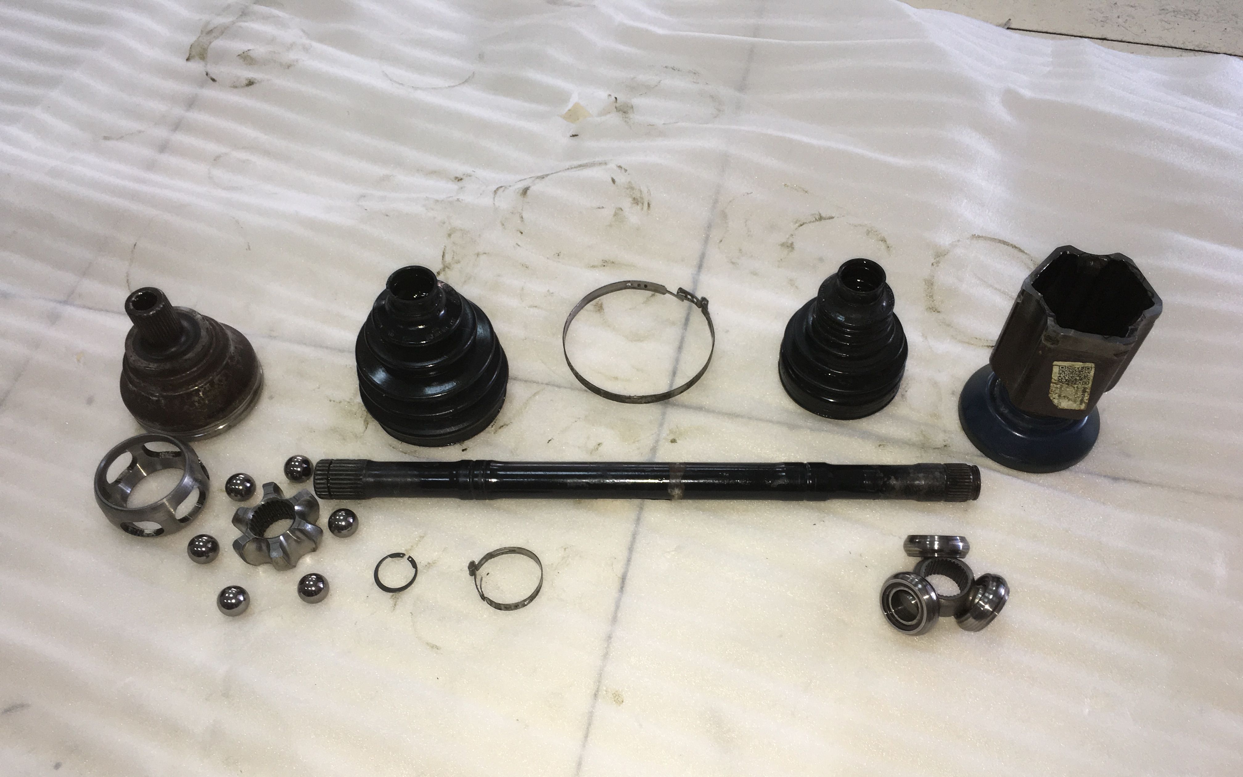 汽车传动半轴拆装