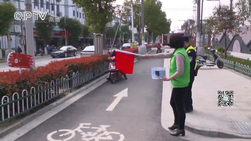 重固:交通安全宣传在路上 引导市民文明出行