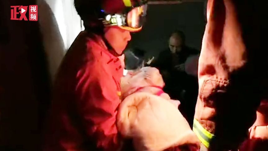 义乌连发2起电梯“吃人”事故 最小被困者出生才40天